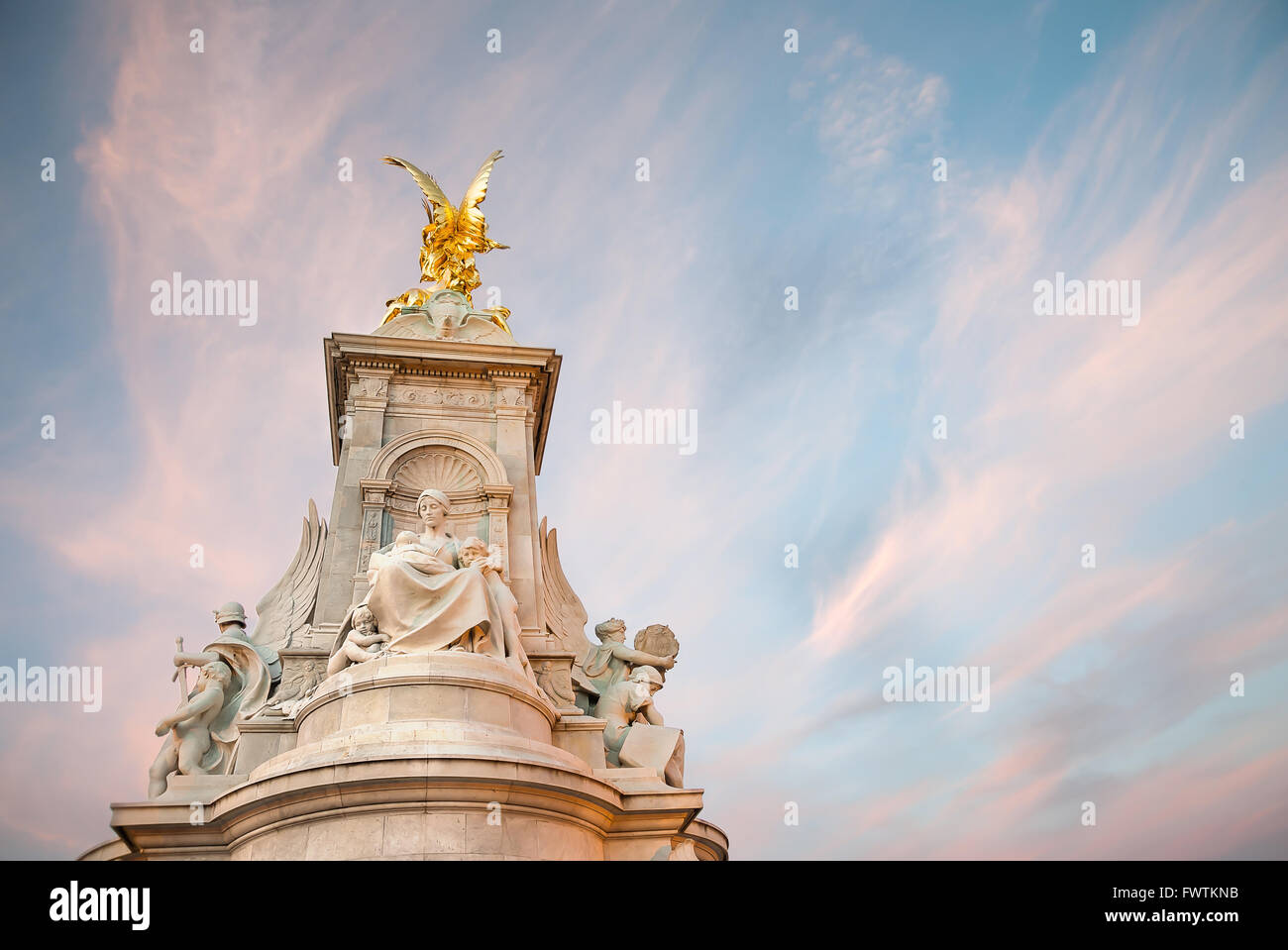 Arguably this is one of the most famous monuments in London. Well ...