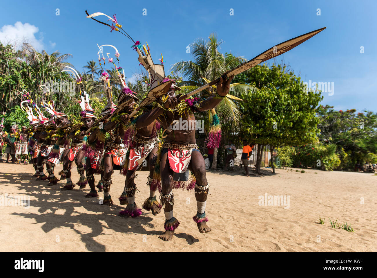 Dancing papua new guinea hi-res stock photography and images - Alamy
