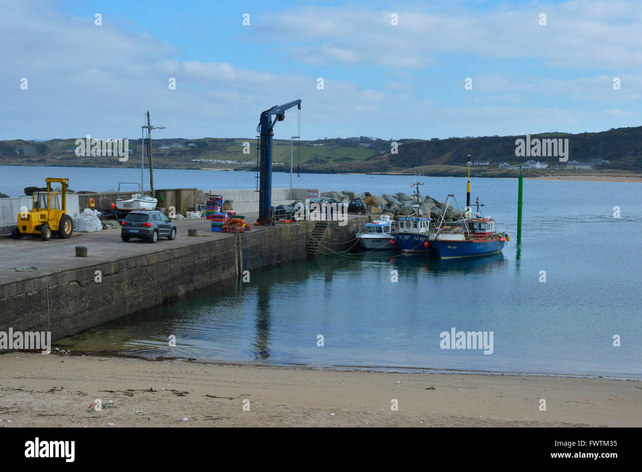 Bunagee harbour hi-res stock photography and images - Alamy