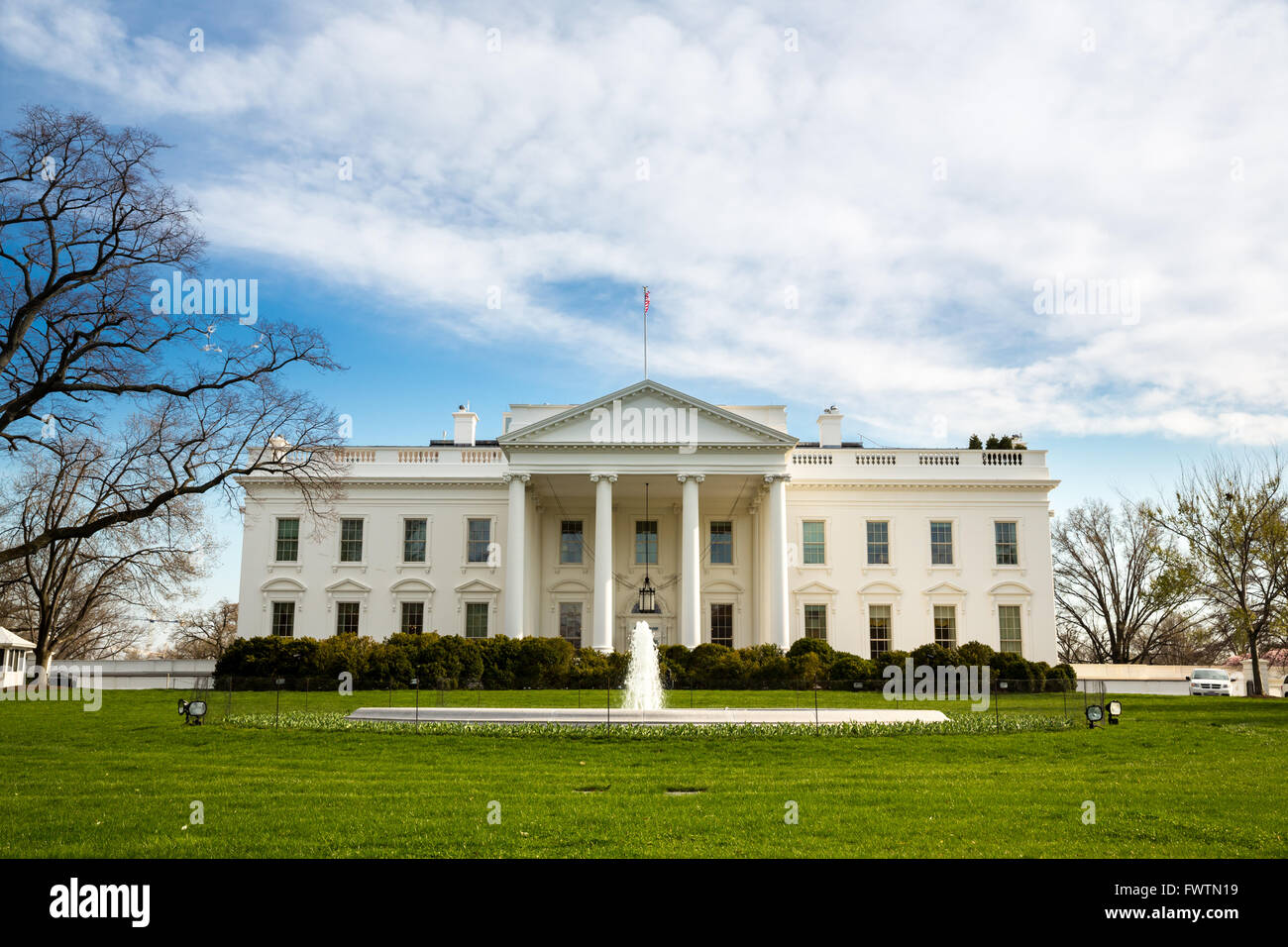 The white house exterior hi-res stock photography and images - Alamy