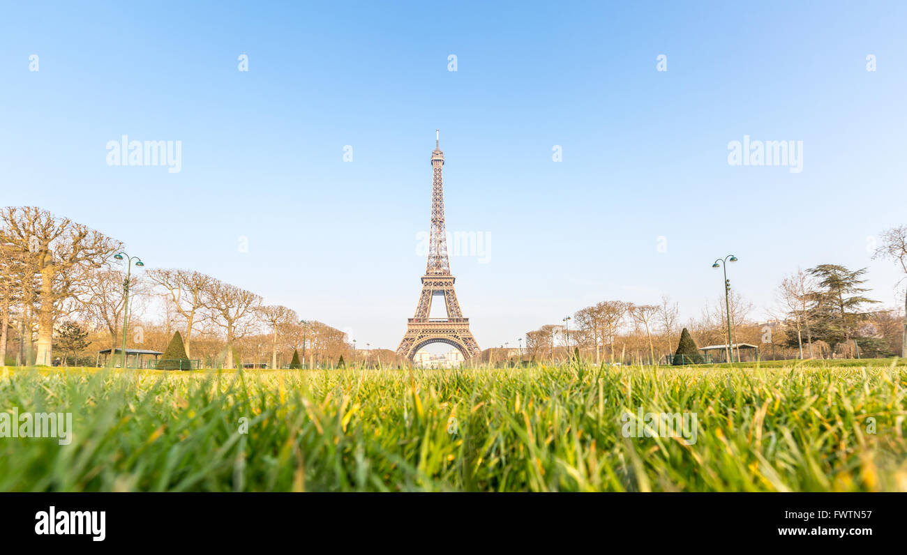 Eiffel tower and garden hi-res stock photography and images - Alamy