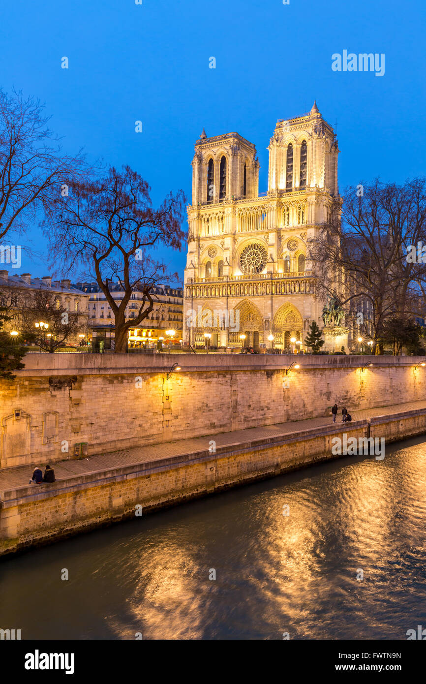 Reims cathedral france night hi-res stock photography and images - Alamy