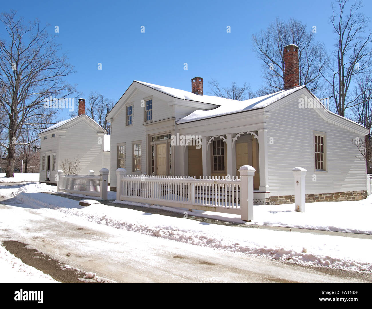 white country home with picket fence Stock Photo - Alamy