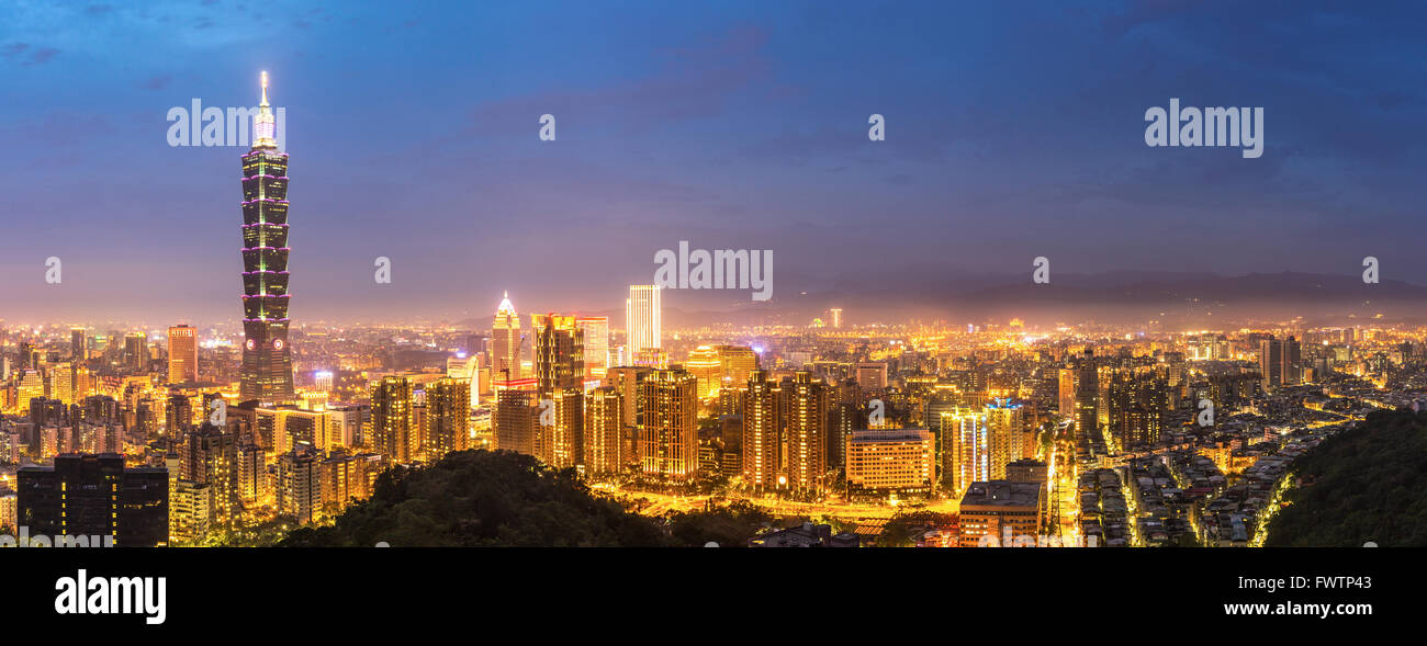 Panorama taipei skyline taiwan hi-res stock photography and images - Alamy