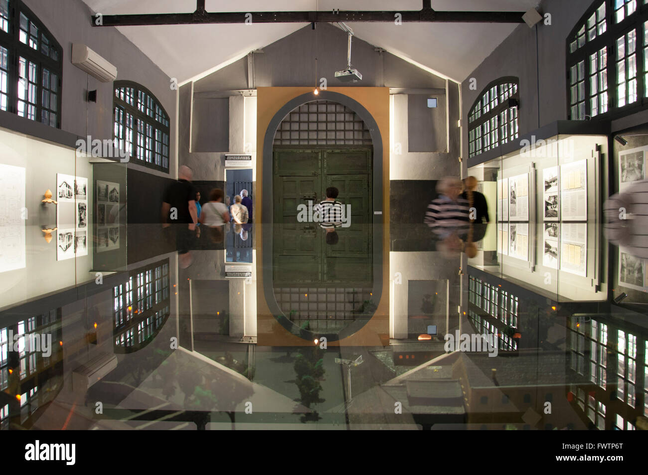 Emotional museum hi-res stock photography and images - Alamy