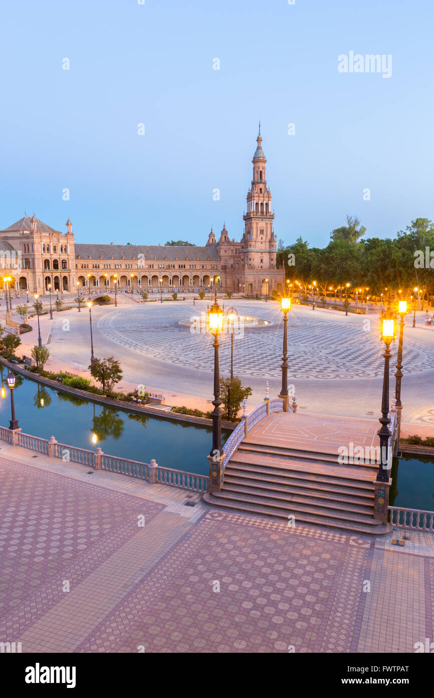 Spanish Square espana Plaza in Sevilla Spain at dusk Stock Photo - Alamy