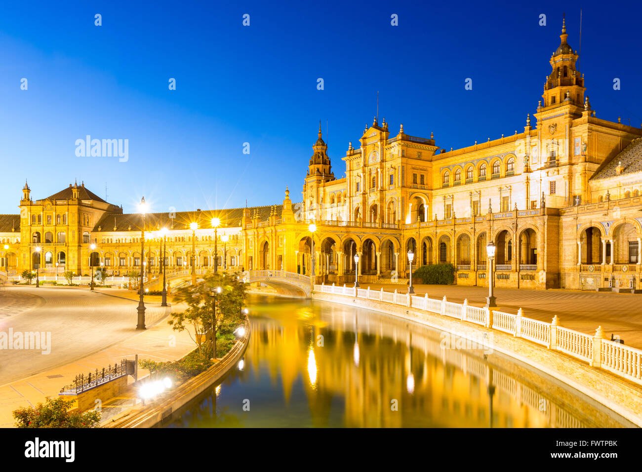 Spanish Square espana Plaza in Sevilla Spain at dusk Stock Photo - Alamy