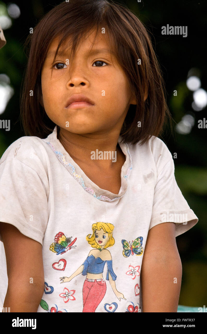 Indigenous peruvian river people hi-res stock photography and images ...