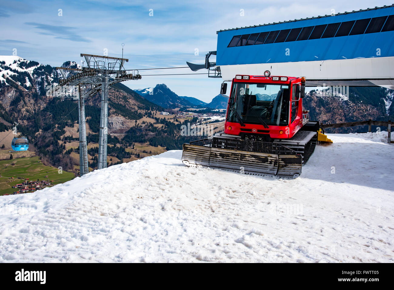 Snow grooming engine hi-res stock photography and images - Alamy