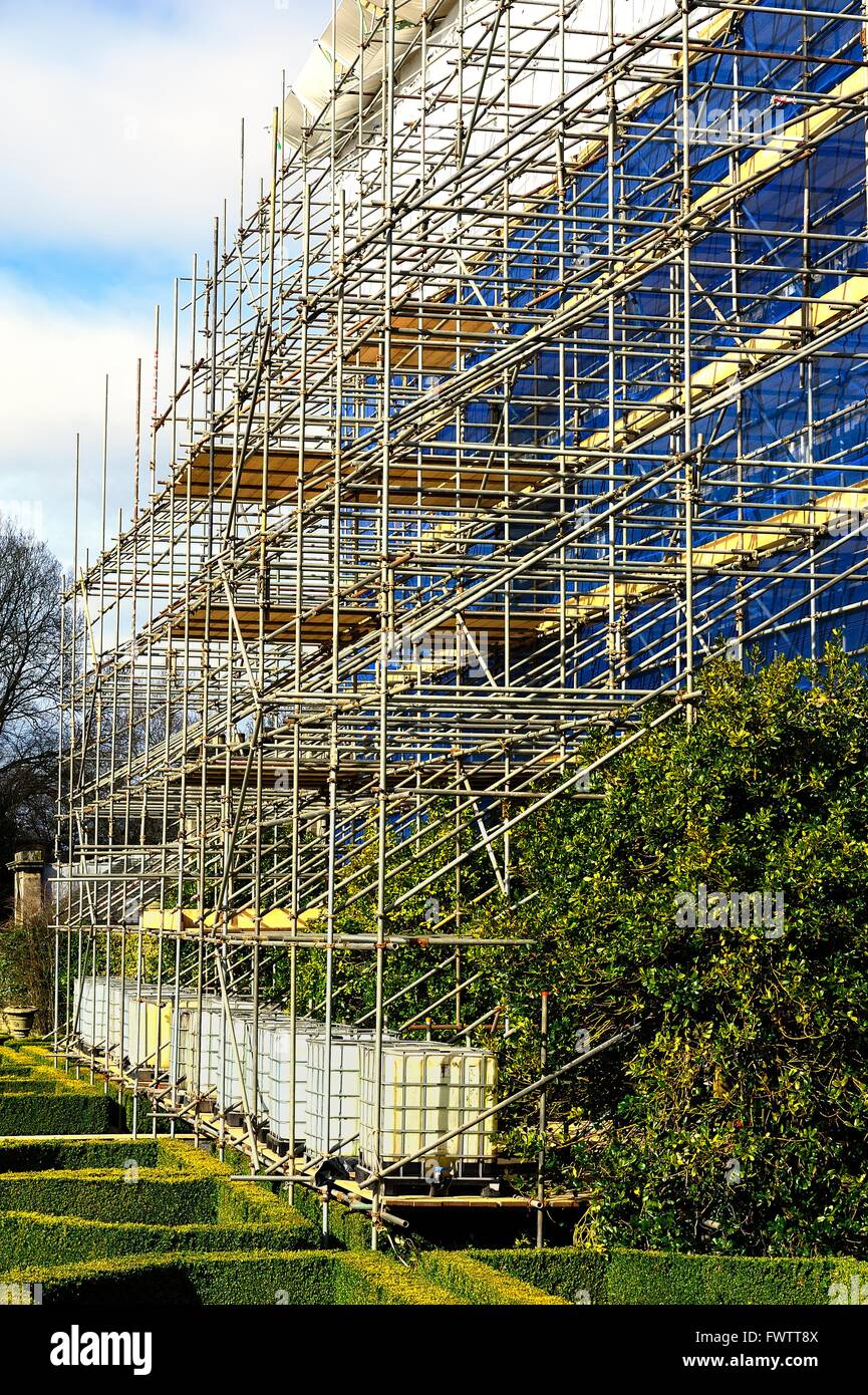 Modern metal scaffolding to the building facade Stock Photo - Alamy