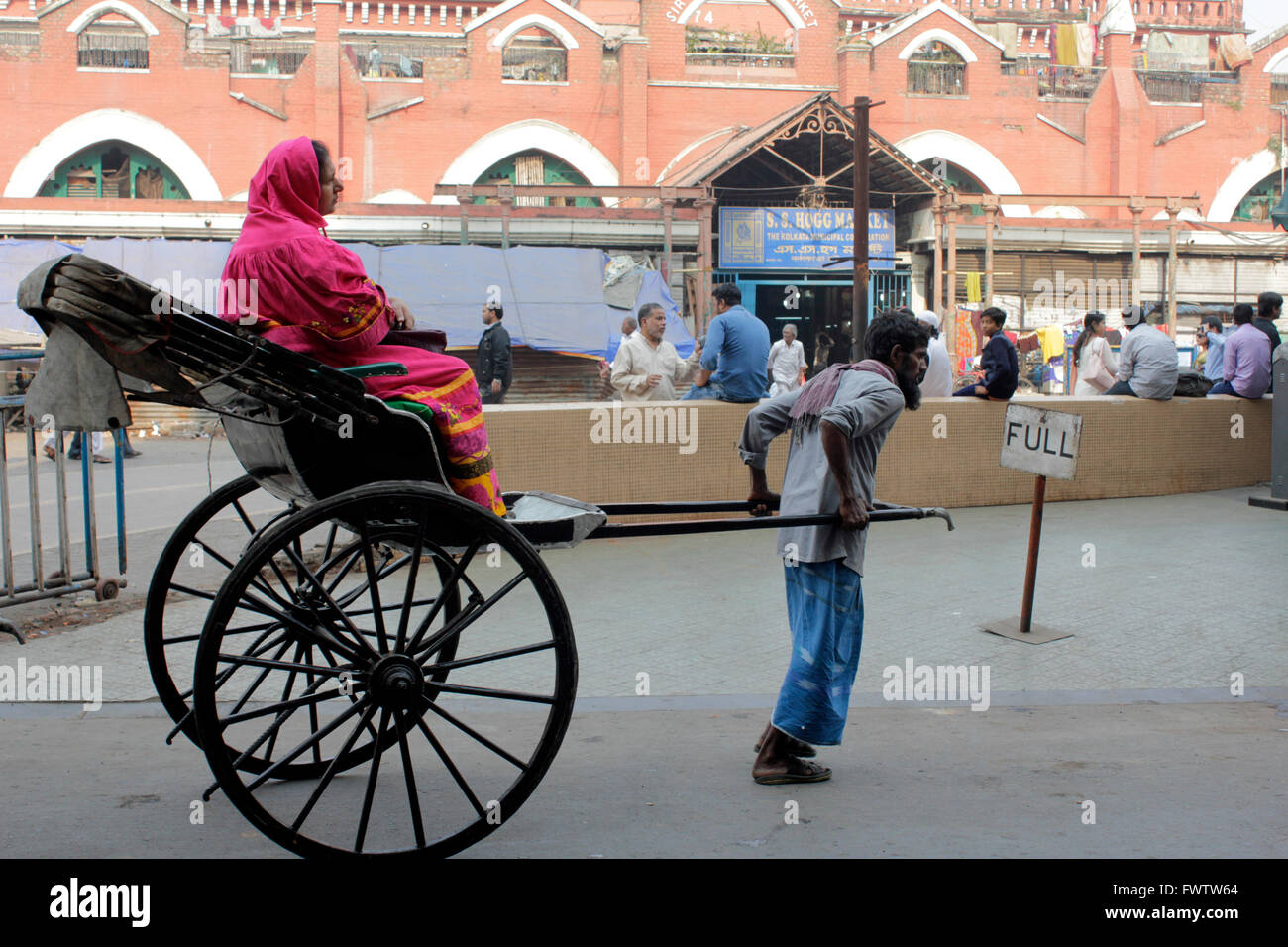 Market street cycle rickshaw hi-res stock photography and images - Alamy
