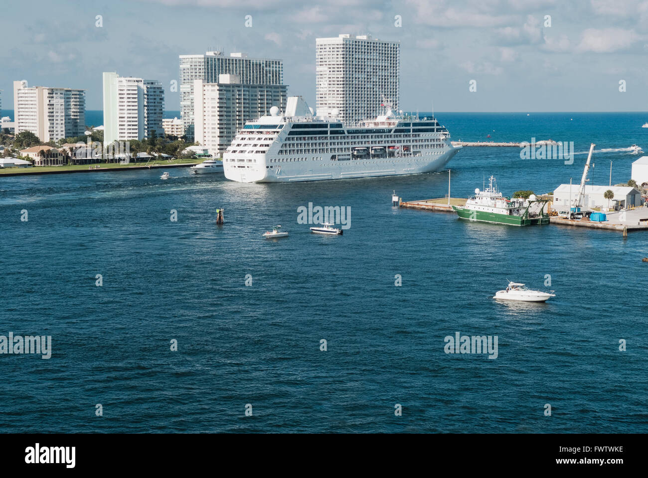 Luxury cruise ship largest hi-res stock photography and images - Alamy