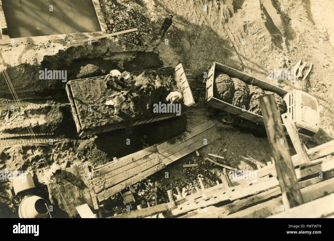 1950s, construction workers hi-res stock photography and images - Alamy