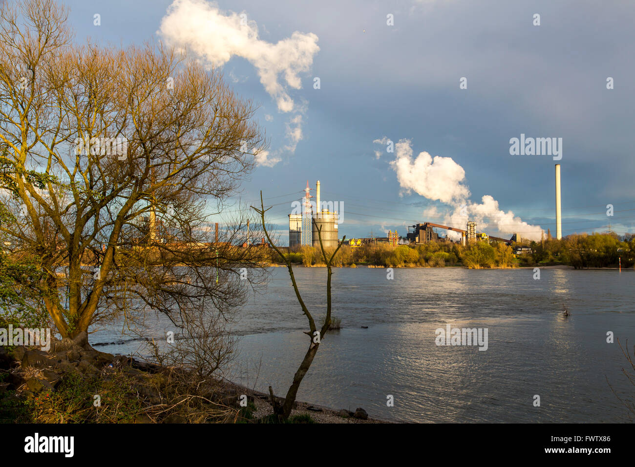 Coking plant of HKM steelworks, river Rhine, Duisburg, Germany Stock ...