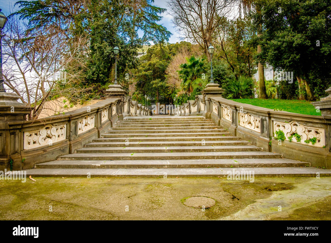 Italian park hi-res stock photography and images - Alamy
