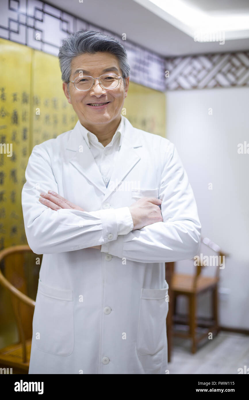 Portrait of senior Chinese doctor Stock Photo - Alamy