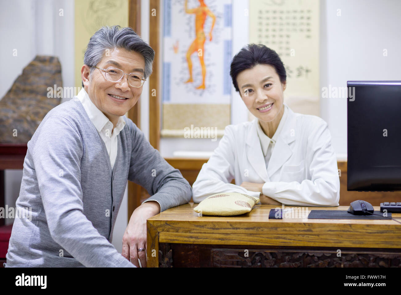 Female Chinese doctor and patient Stock Photo - Alamy