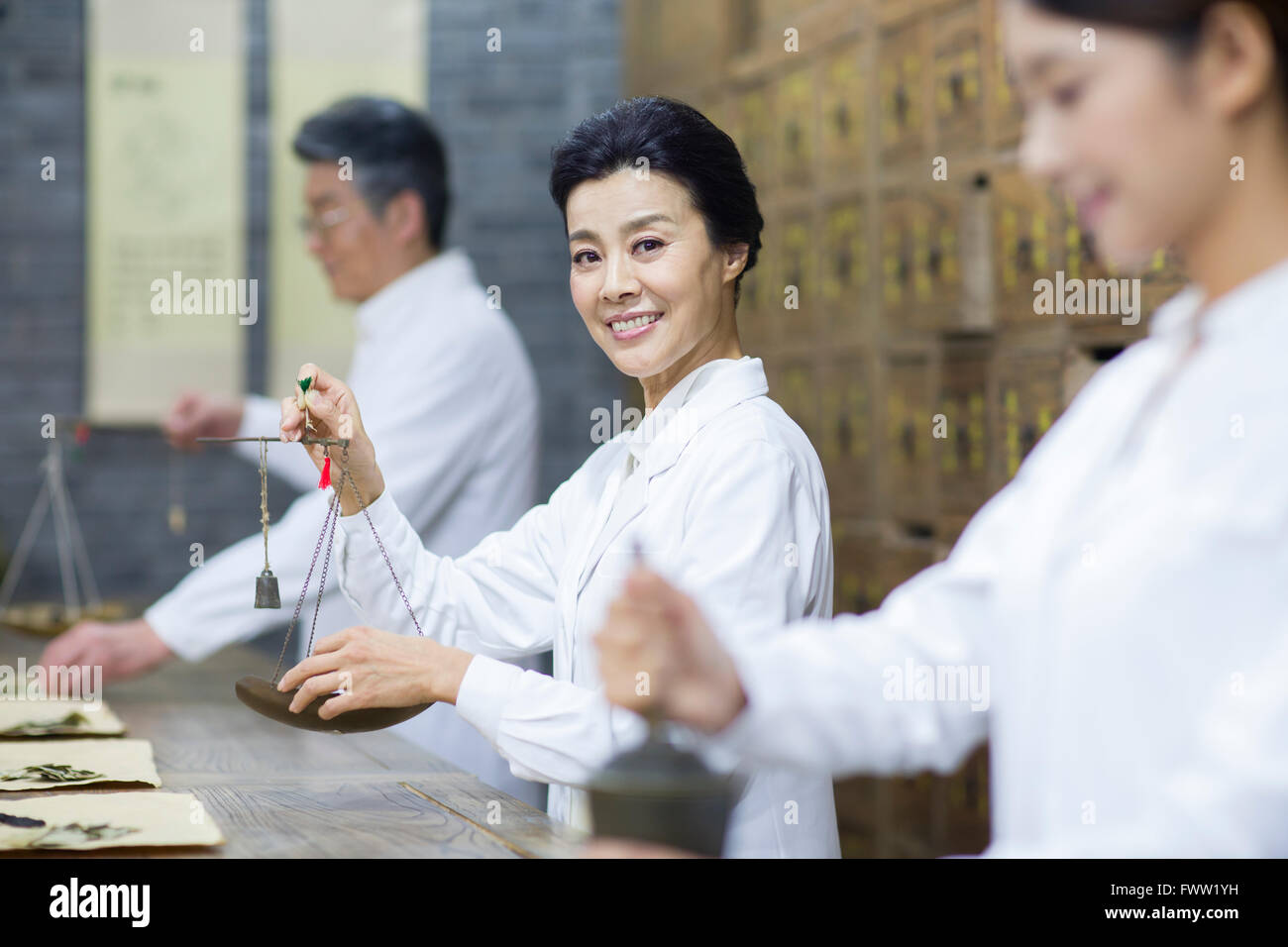 Chinese doctors fill the prescription Stock Photo - Alamy