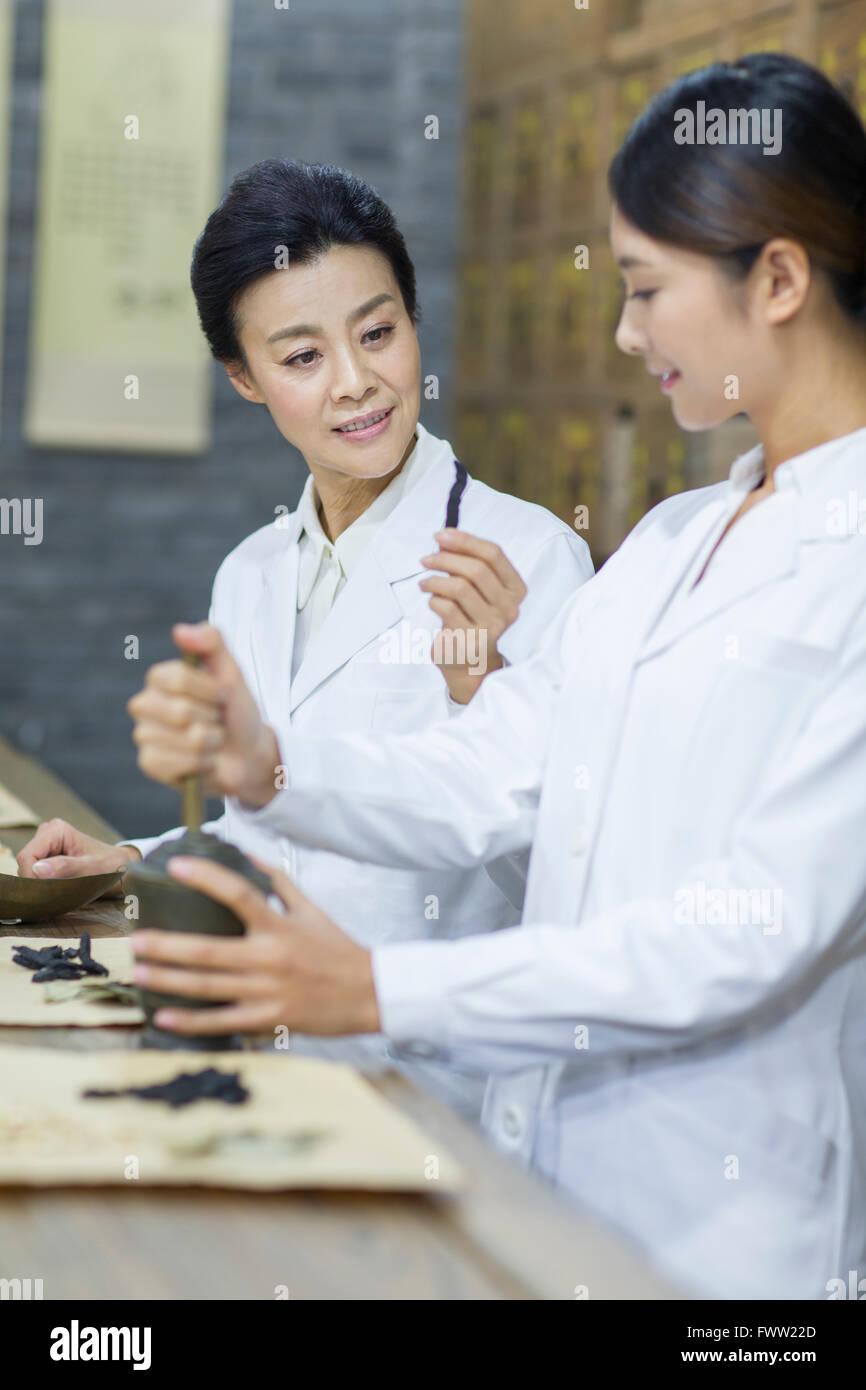 Mortar and pestle in lab hi-res stock photography and images - Alamy
