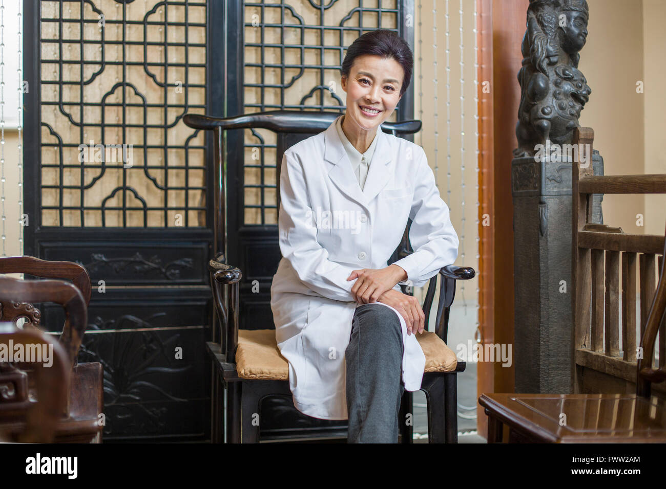 Portrait of female Chinese doctor Stock Photo - Alamy