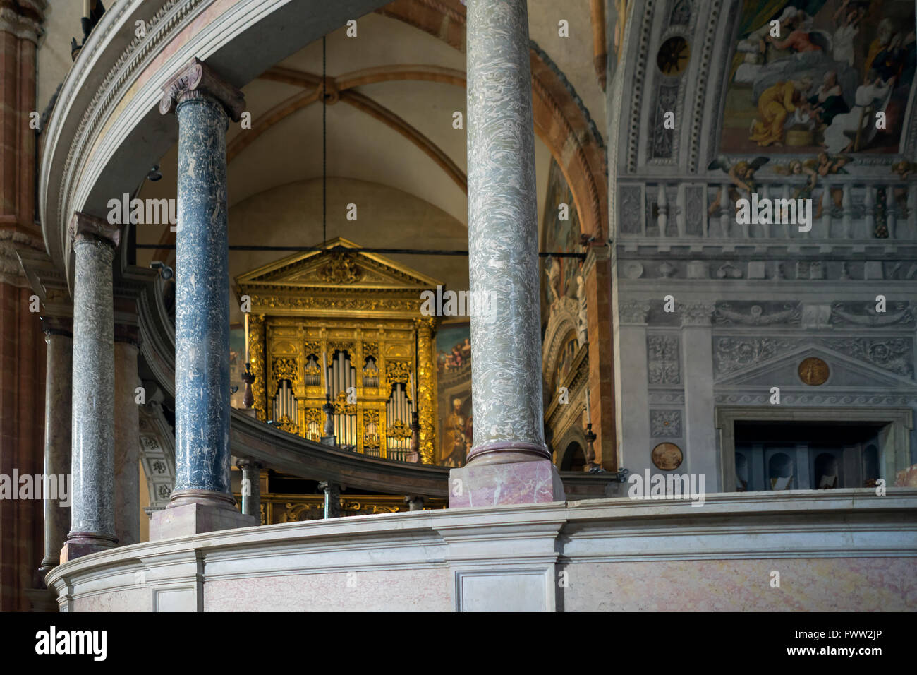 Interior view of Verona Cathedral Stock Photo - Alamy