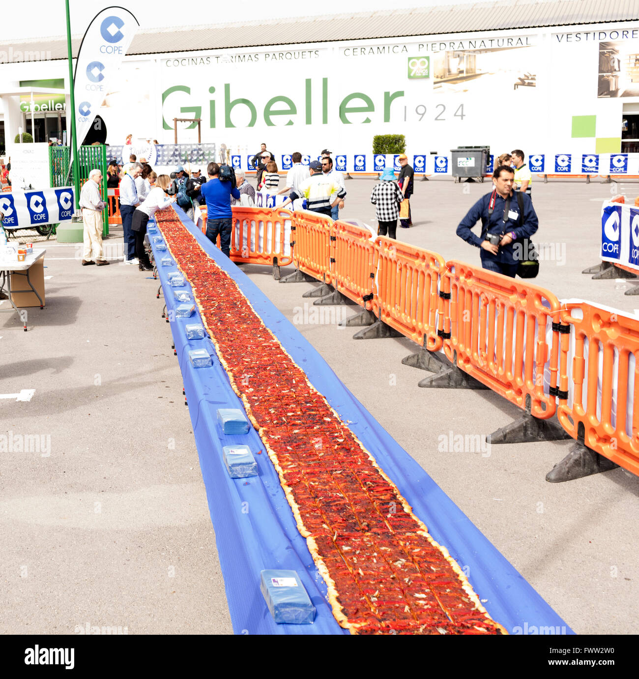 During the Santa Faz festival, was placed a long traditional pie in the ...