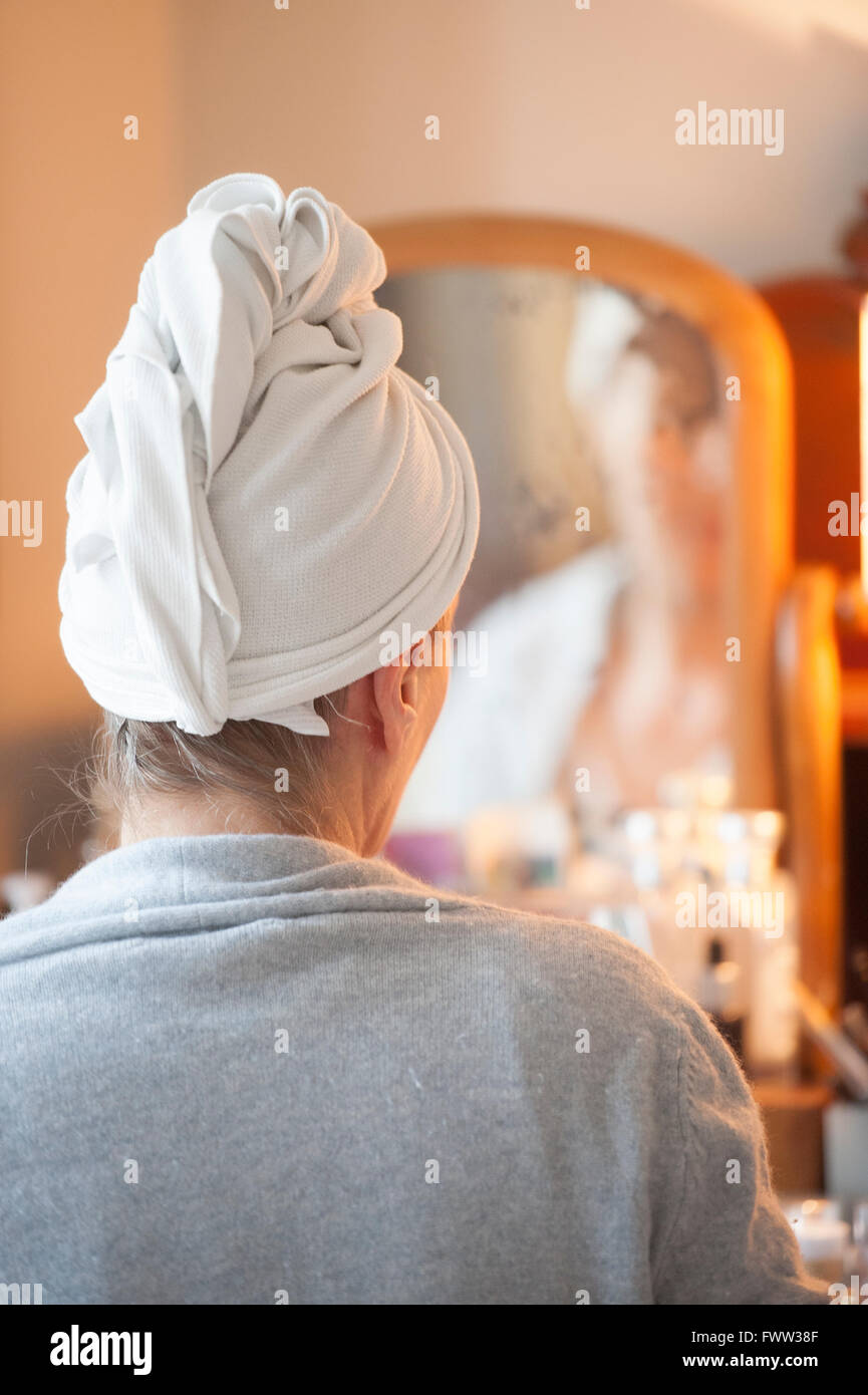 An elegant lady does her make up at her dressing table Stock Photo - Alamy