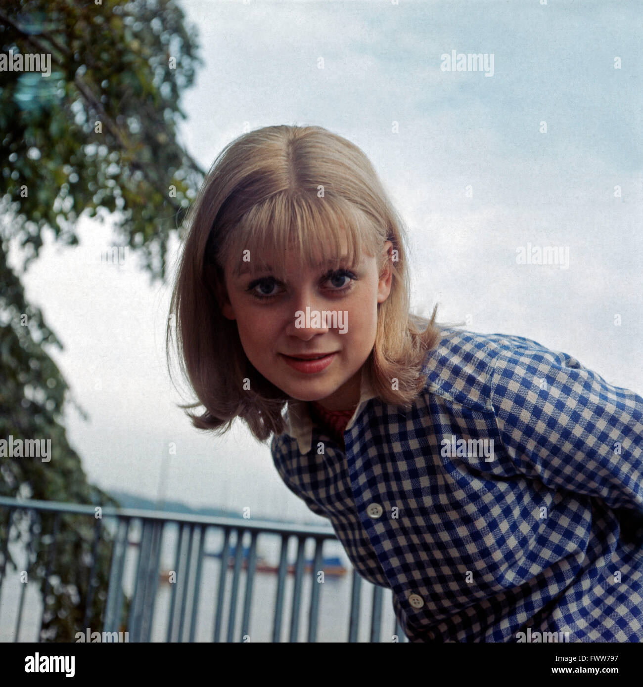 Portait mode hi-res stock photography and images - Alamy