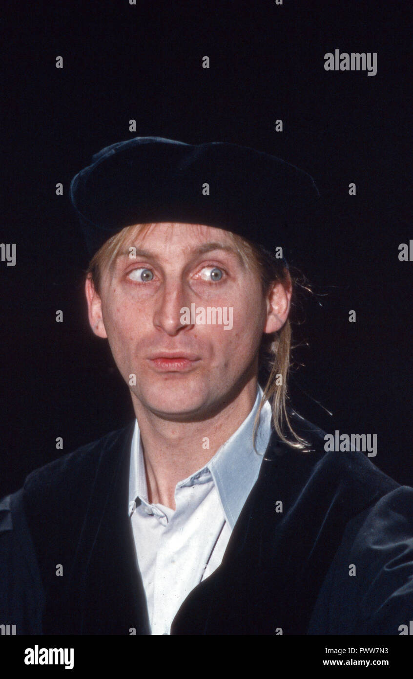 Deutscher Komiker Otto Waalkes als Richter, Deutschland 1980er Jahre ...