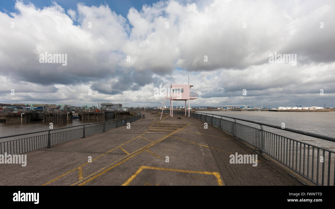 Entrance to cardiff bay and barrage hi-res stock photography and images ...