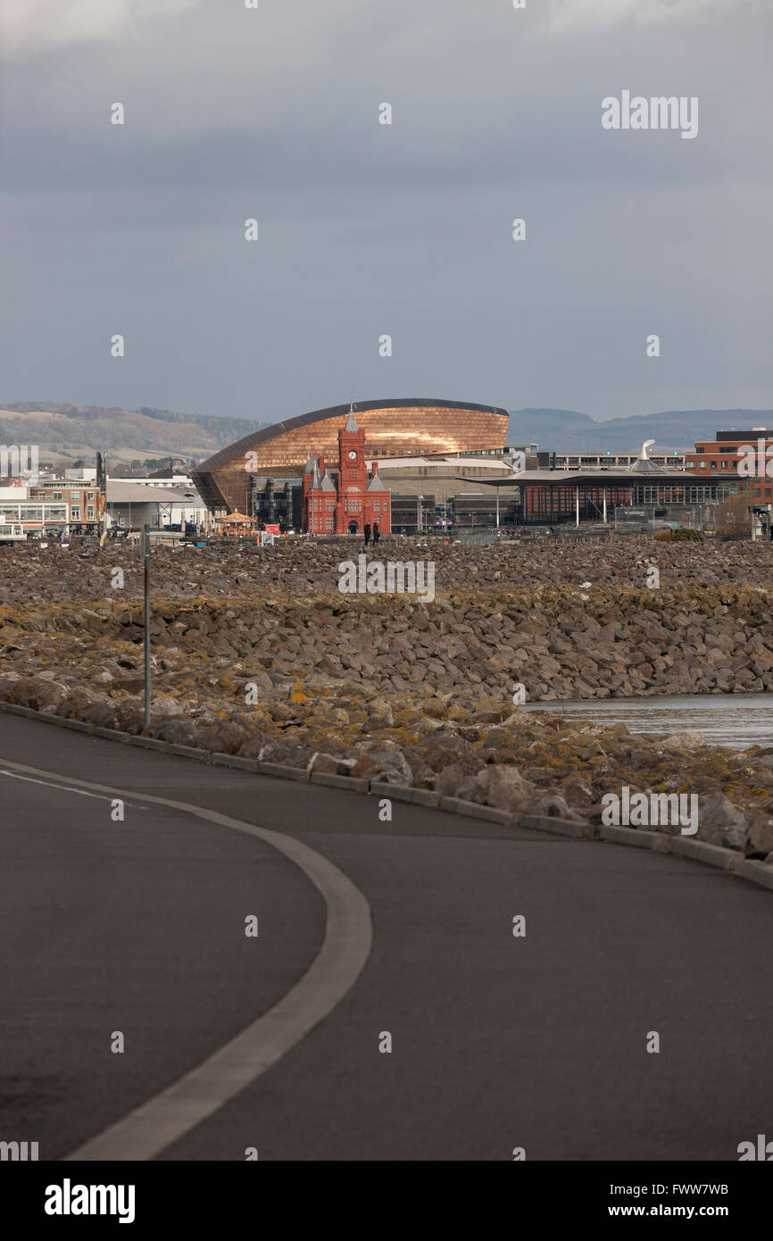 Penarth barrage and Cardiff Bay marina development Stock Photo - Alamy