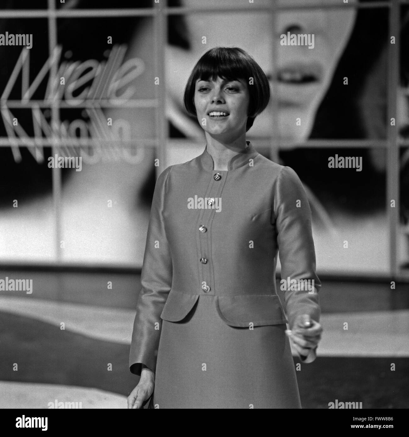 Französische Sängerin Mireille Mathieu, Deutschland 1960er Jahre ...