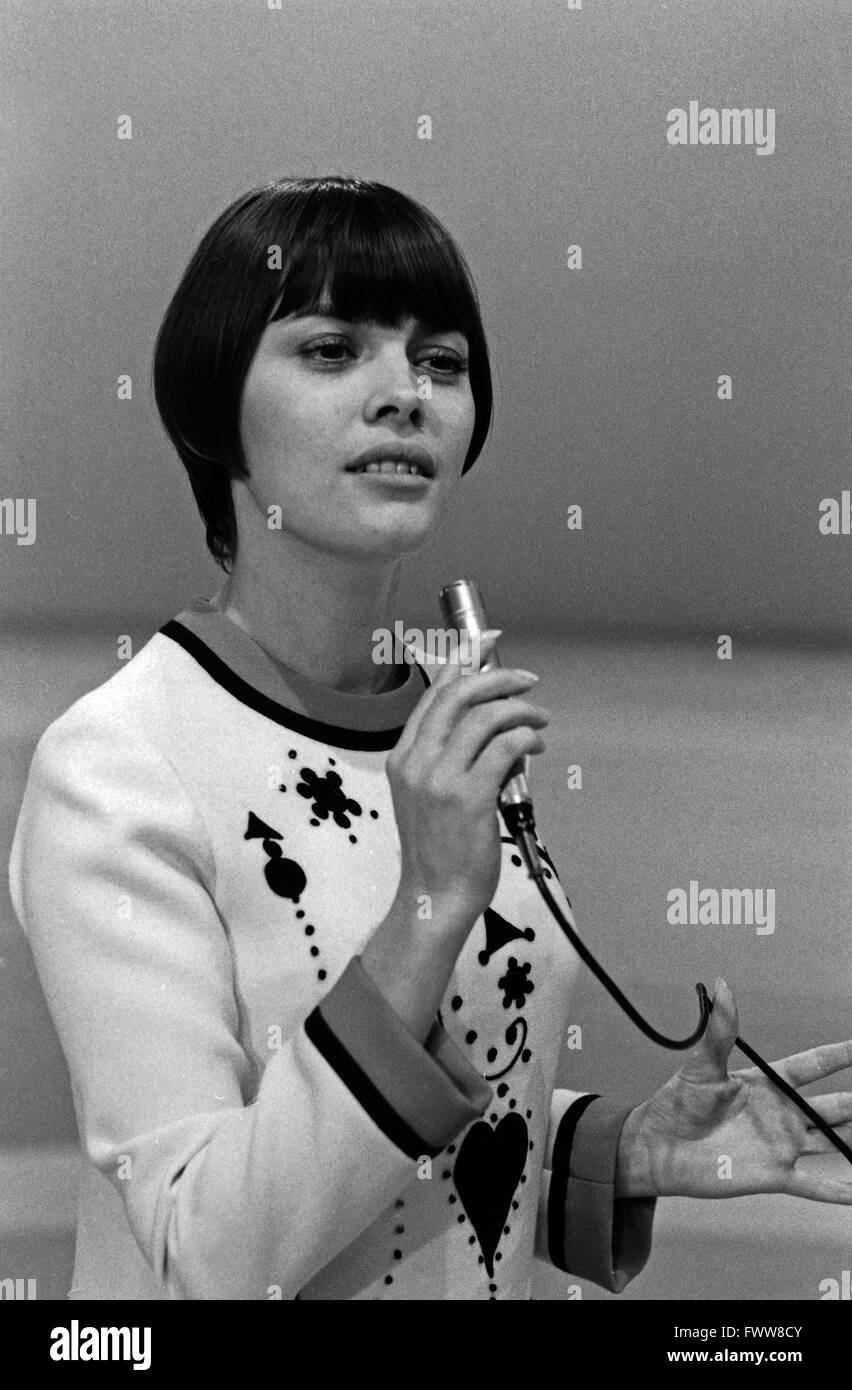 Französische Sängerin Mireille Mathieu, Deutschland 1960er Jahre ...
