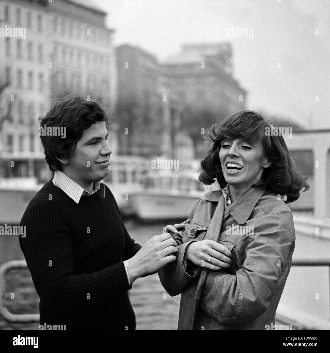 Treffem der beiden Volksschauspieler Heidi Mahler und Peter Millowitsch ...