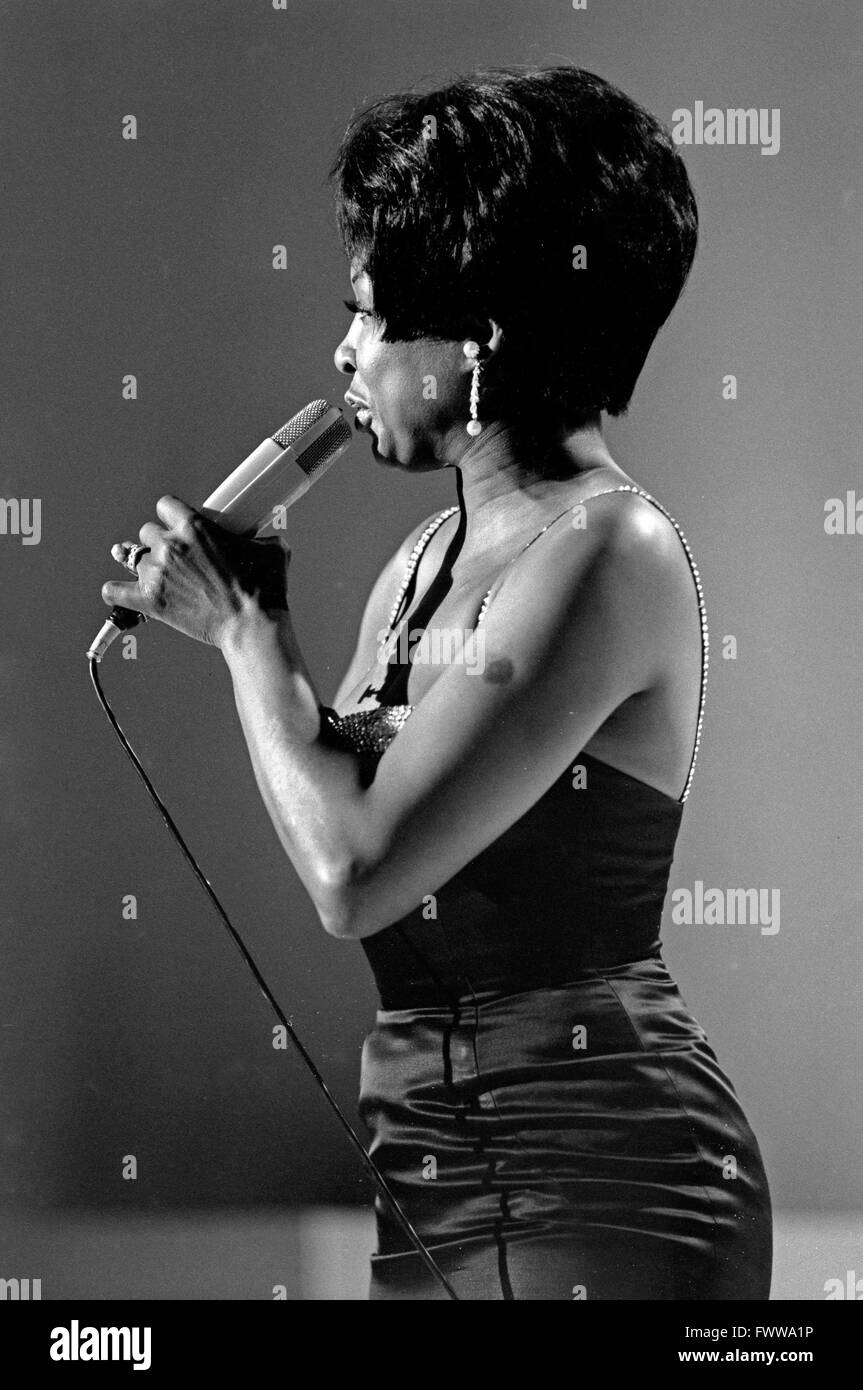 Sängerin Dee Dee McNeil auf der Bühne, Deutschland 1960er Jahre. Singer ...