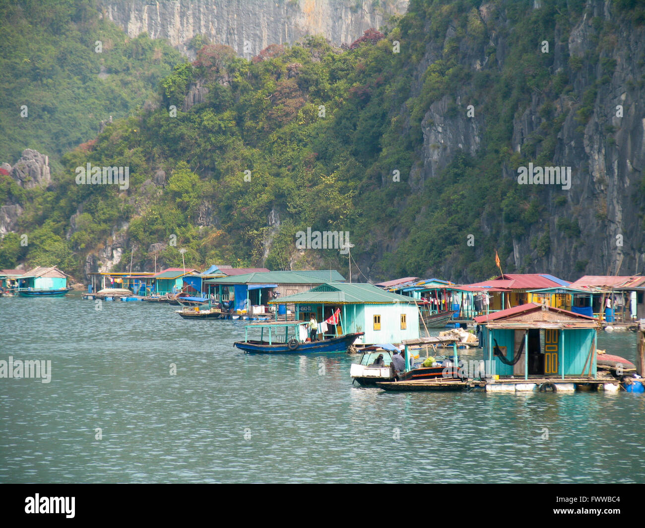 A floating fishing village in Halong Bay, Vietnam Stock Photo - Alamy