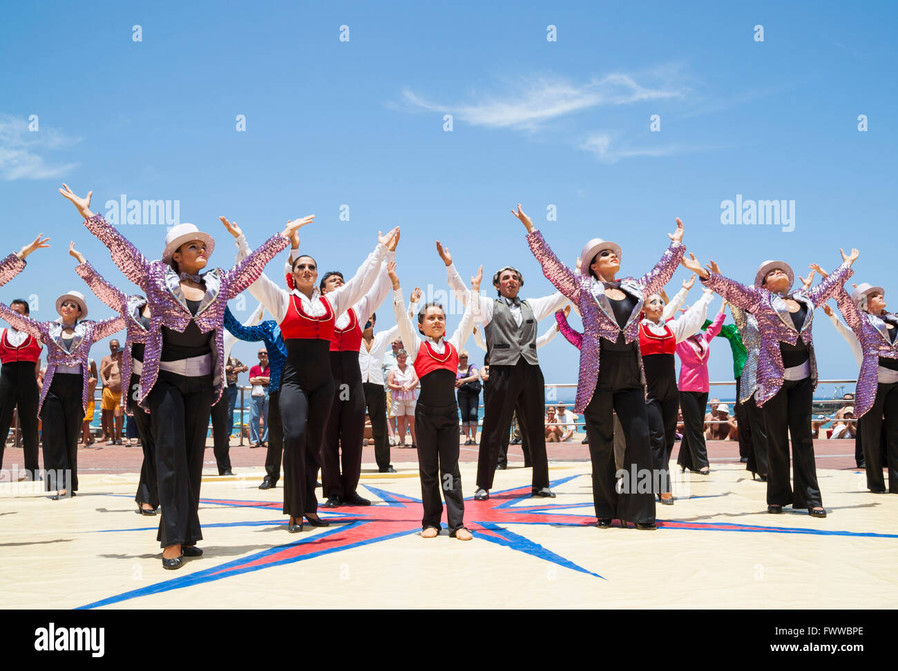 Circus performers hi-res stock photography and images - Alamy