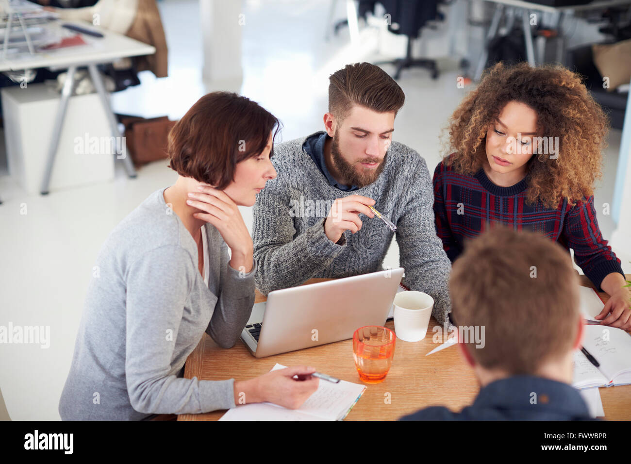 Busy people in office hi-res stock photography and images - Alamy