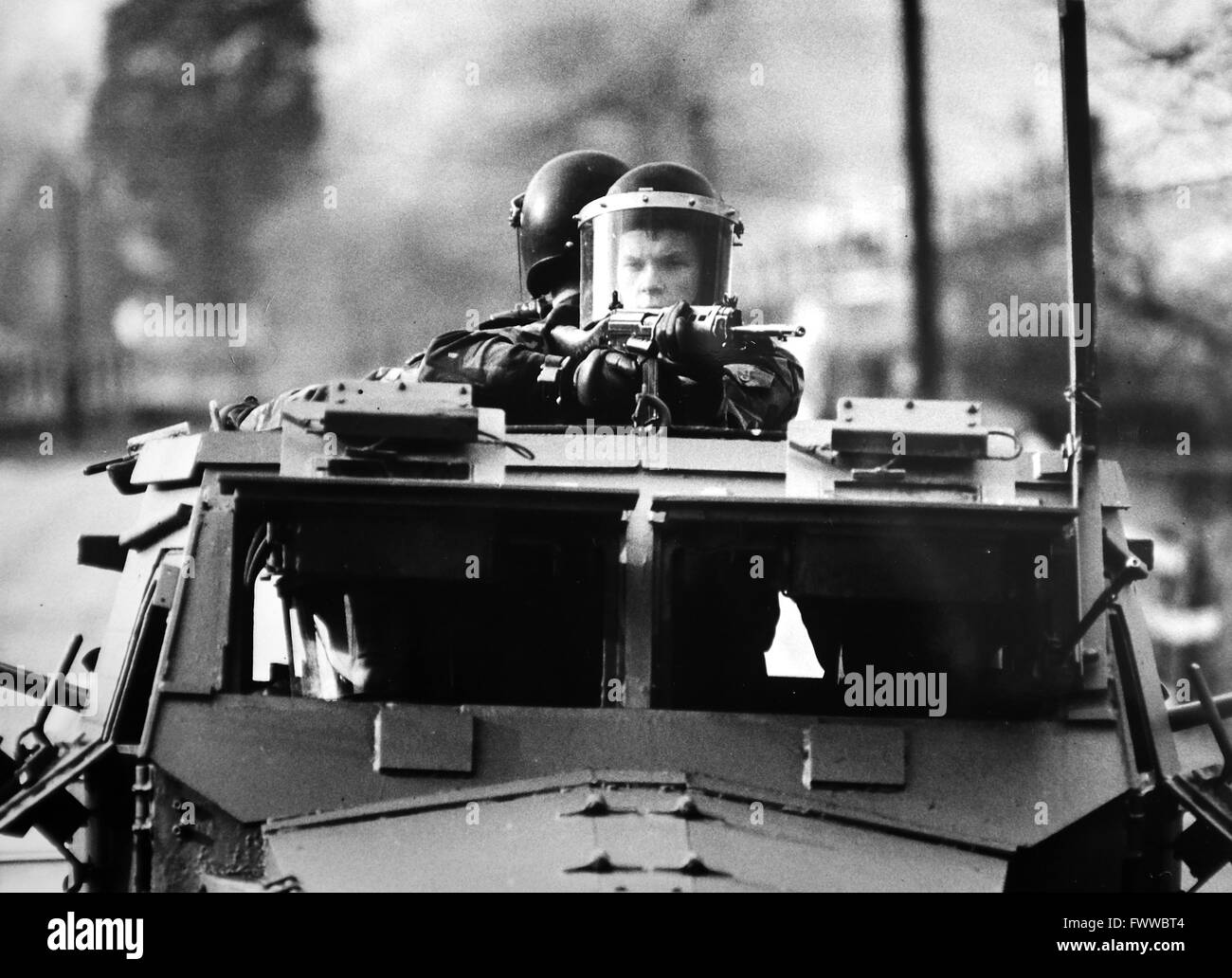 Northern Ireland 1984 - Soldiers from the Queen's Regiment on patrol in ...