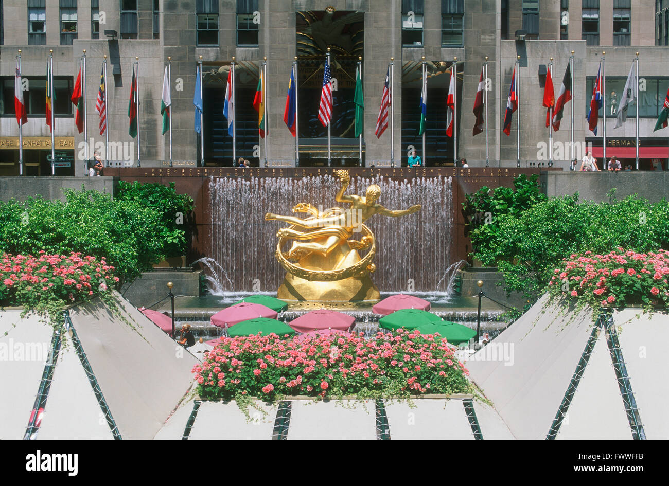 American flags rockefeller center plaza hi-res stock photography and ...