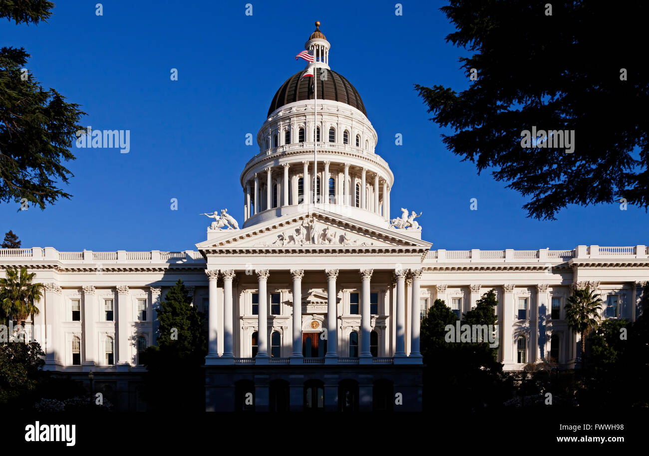 Front of the california state capitol building hi-res stock photography ...