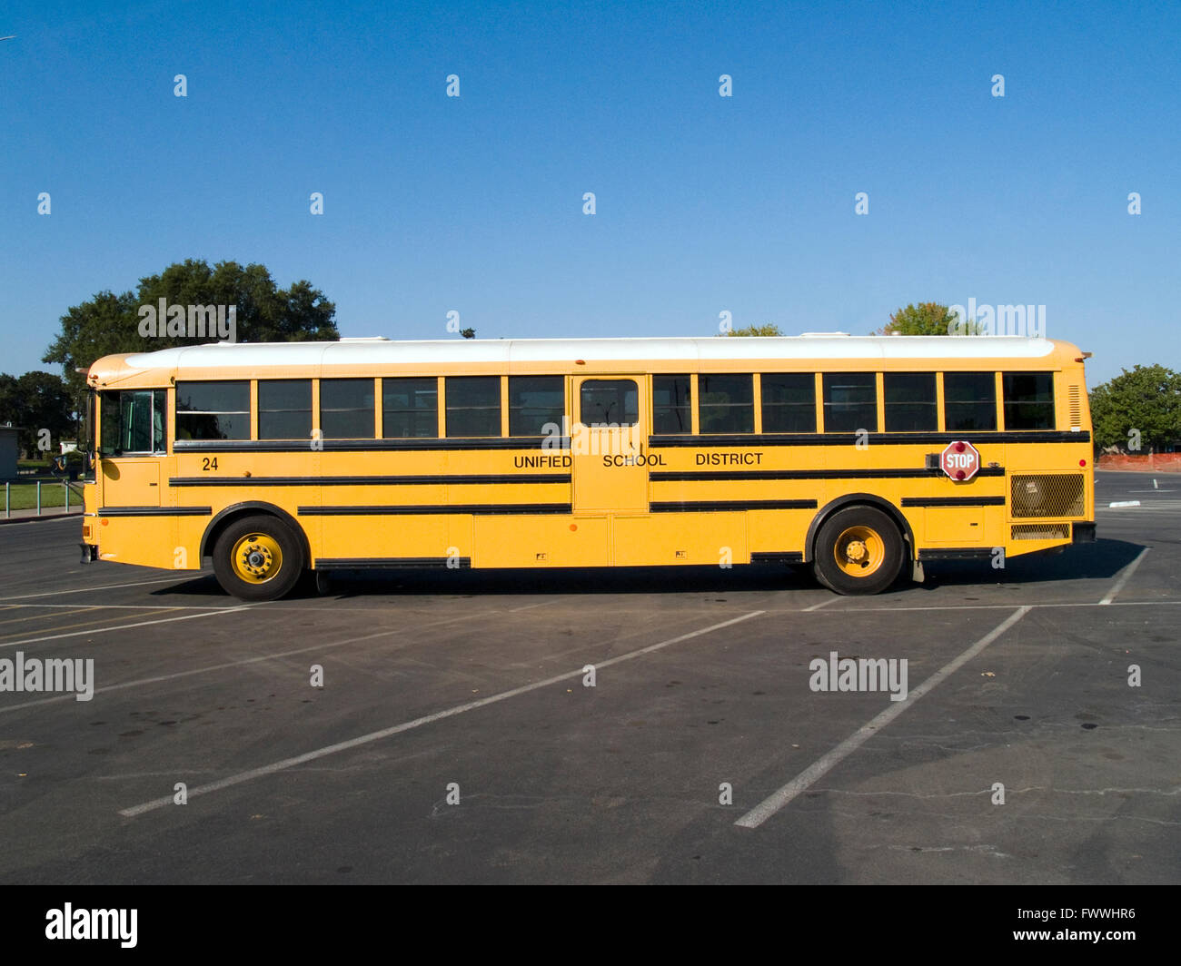 School bus sitting in school parking lot Stock Photo - Alamy