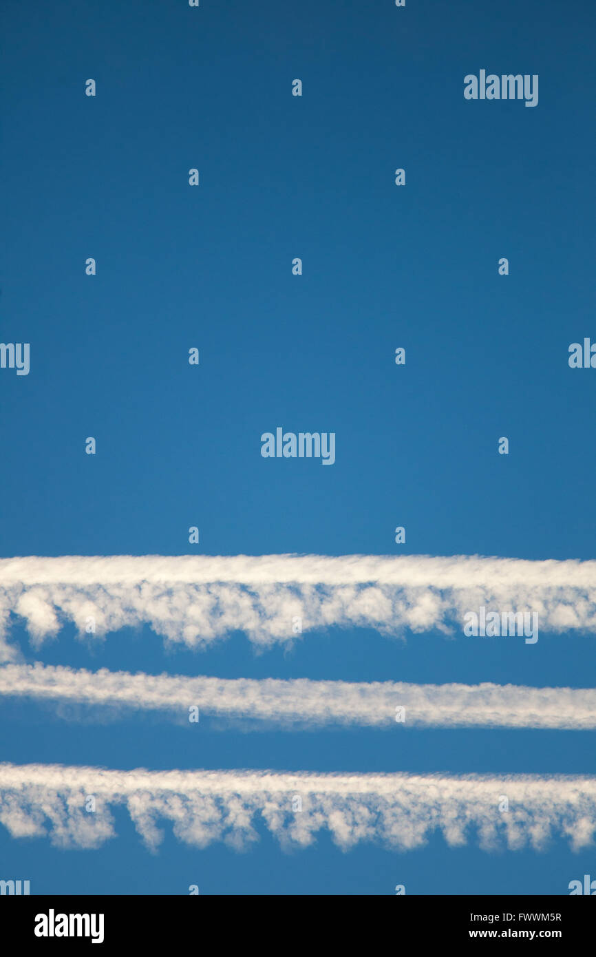 Aviation contrails hi-res stock photography and images - Alamy