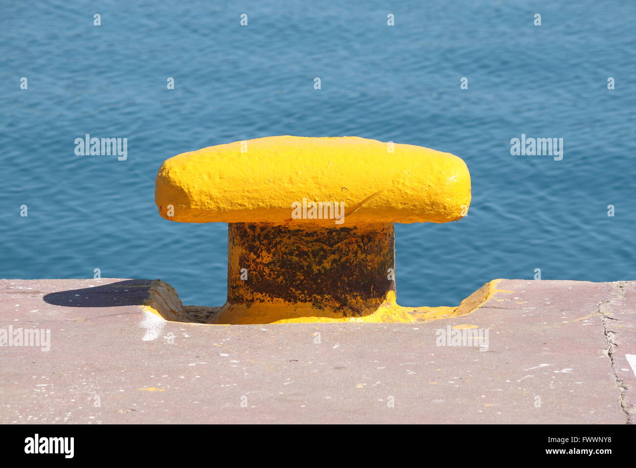 Detailed view of an iron dock cleat in a harbour Stock Photo - Alamy