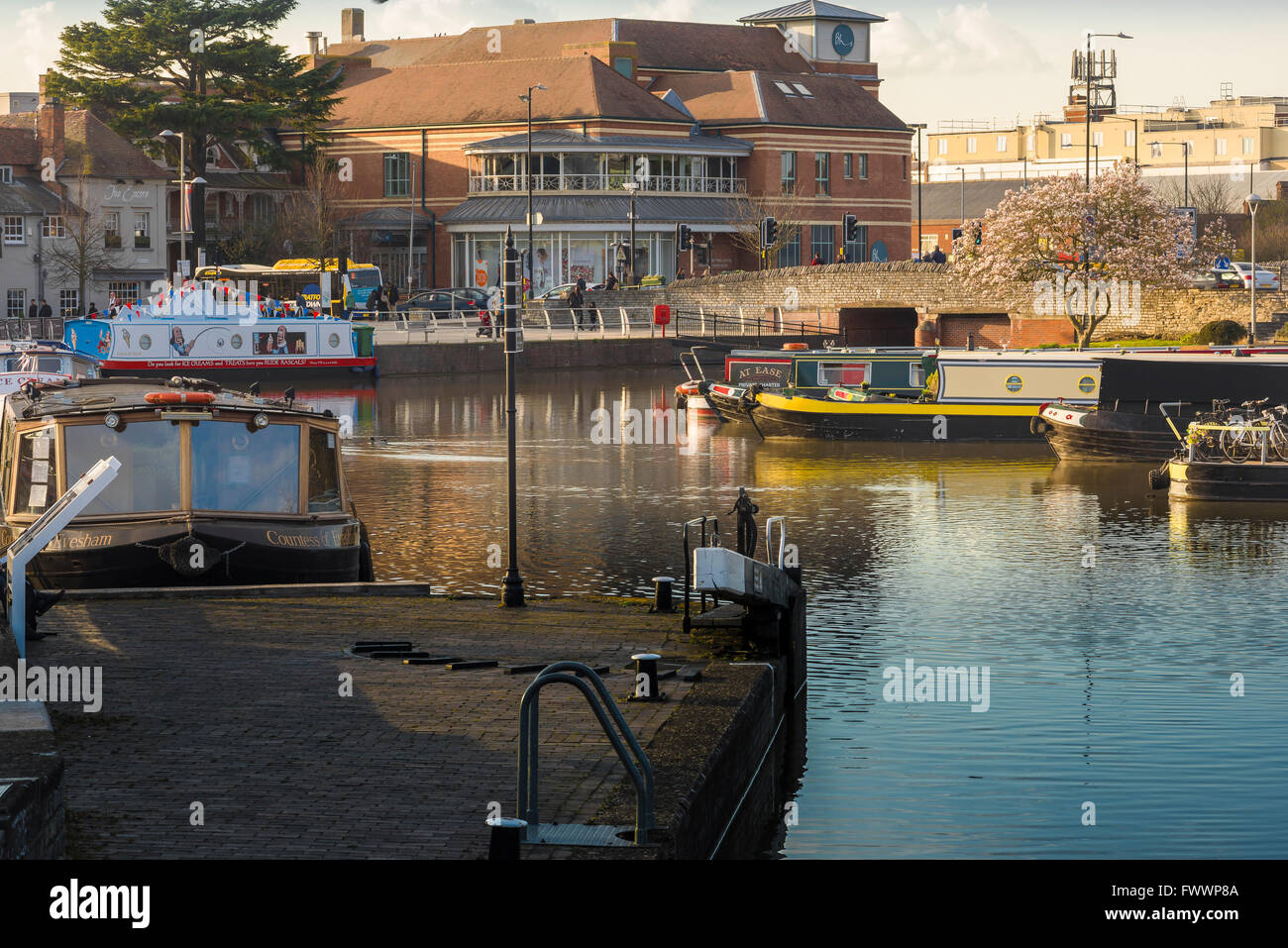 Stratford upon avon canal basin hi-res stock photography and images - Alamy