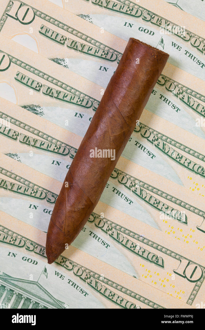 US dollar banknotes and luxury Cuban cigar Stock Photo - Alamy