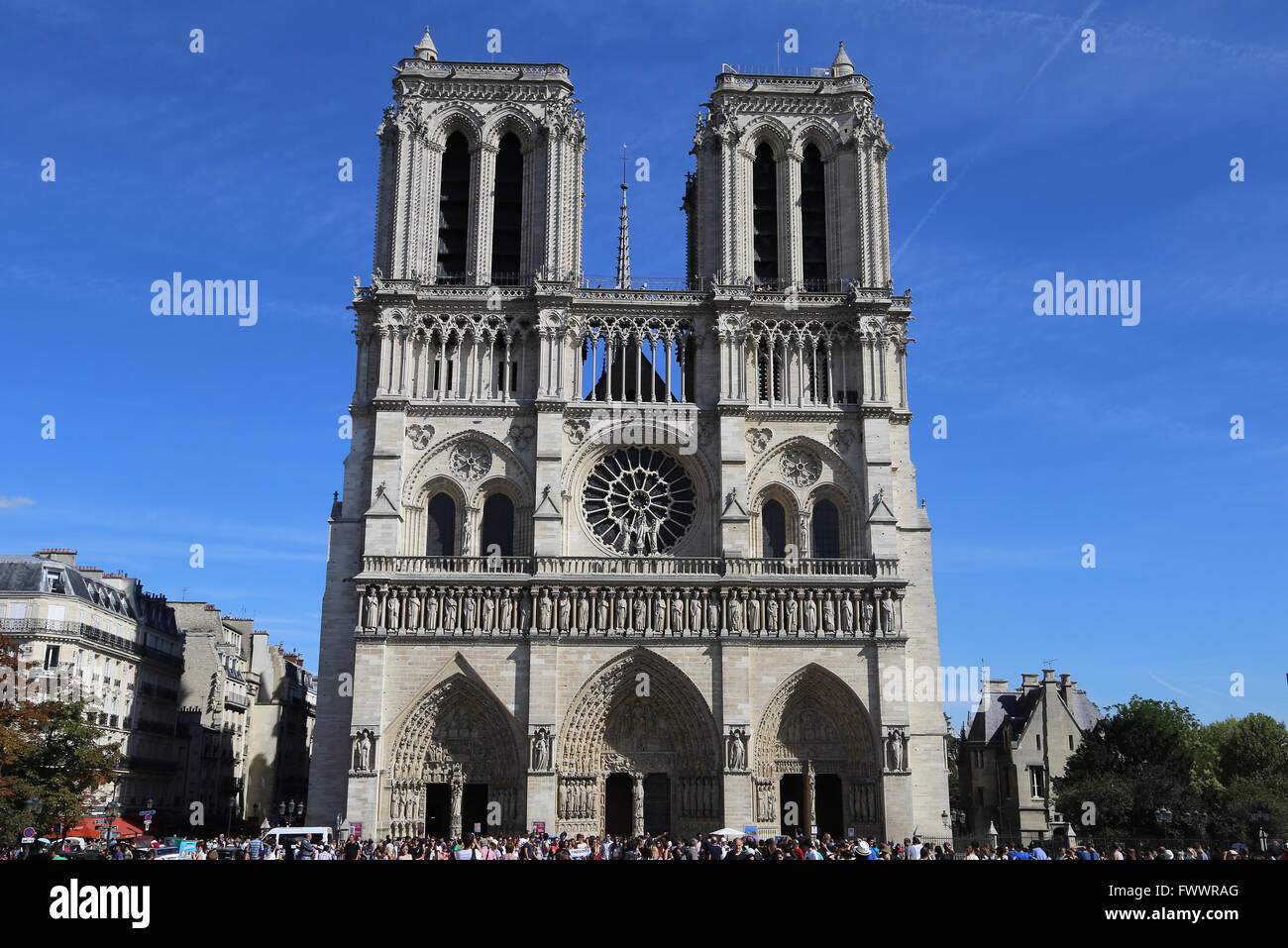 Paris facade gothic architecture hi-res stock photography and images ...
