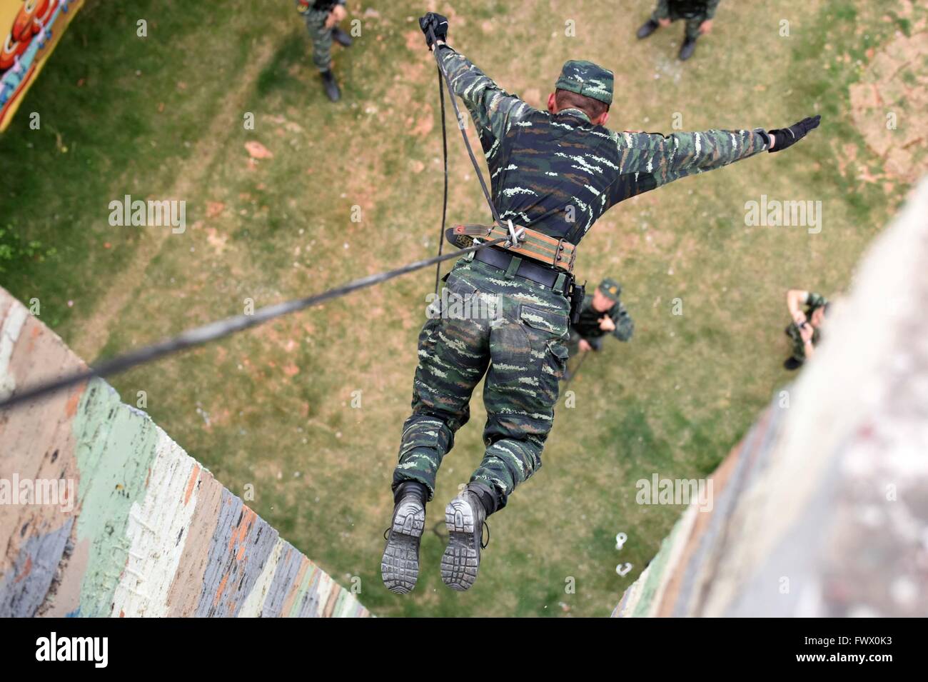 Commando climbing rock hi-res stock photography and images - Alamy