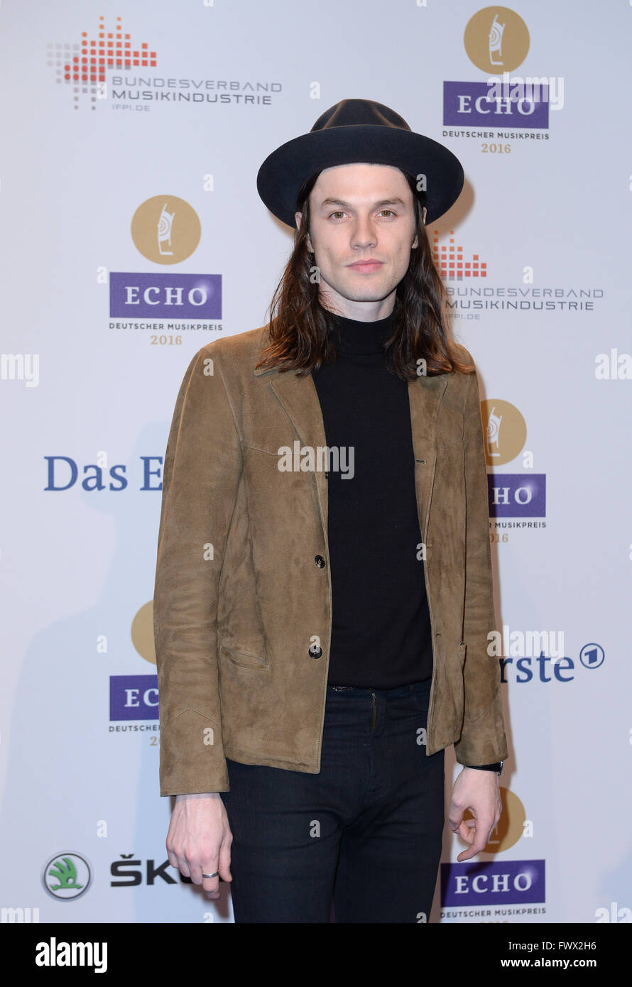 James bay singer 2016 hi-res stock photography and images - Alamy
