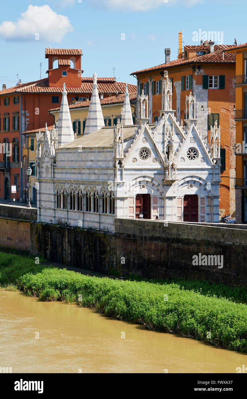 Santa Maria della Spina is a small church in the Italian city of Pisa ...